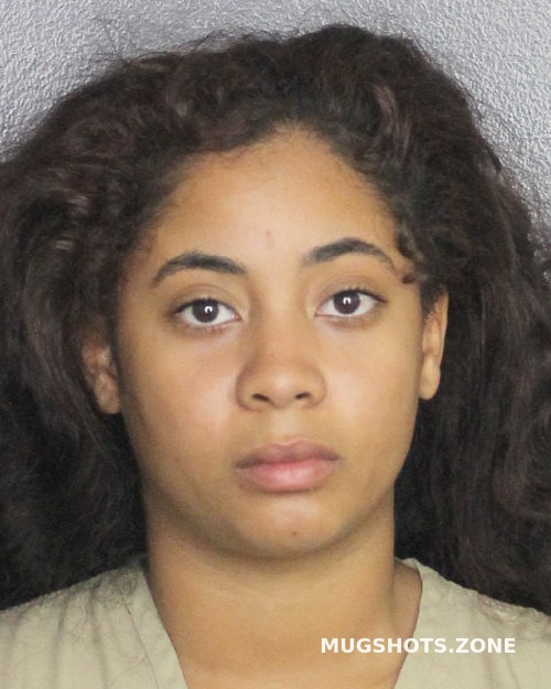 BAEZ HELLAIRE THAIS 11/17/2021 - Broward County Mugshots Zone