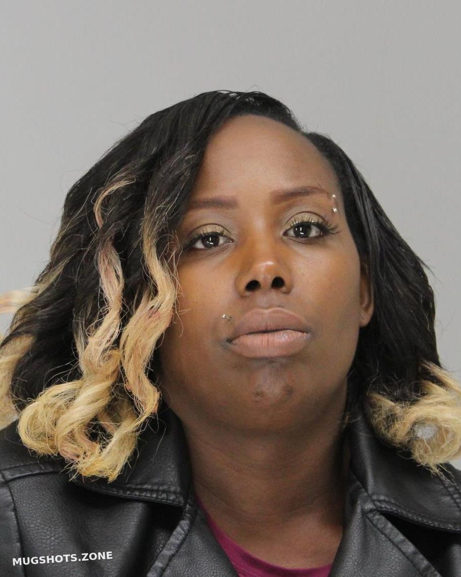 MOSS ROSLYN 06/17/2022 - Dallas County Mugshots Zone