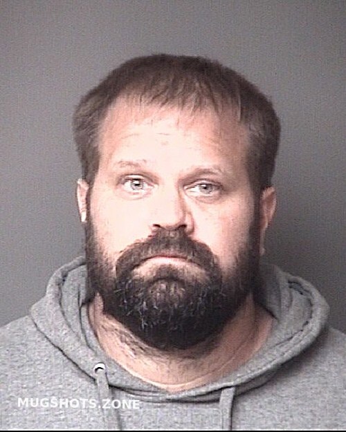 GOEDKEN TRAVIS JOHN 10/25/2021 - Dubuque County Mugshots Zone