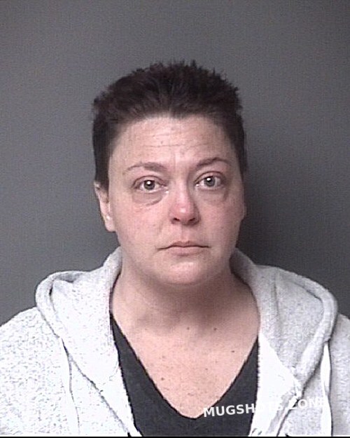 DAZEY JENNIFER ANN 04/22/2022 - Dubuque County Mugshots Zone