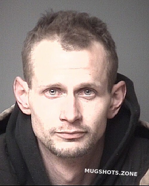 PLOESSL NICHOLAS EDWIN ARTHUR 04/25/2022 - Dubuque County Mugshots Zone