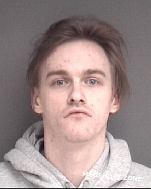 MAKER BRANDON ROBERT 05/01/2022 - Dubuque County Mugshots Zone