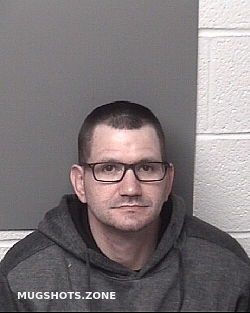 COMEAU CHRISTOPHER ROBERT 03/10/2023 - Dubuque County Mugshots Zone