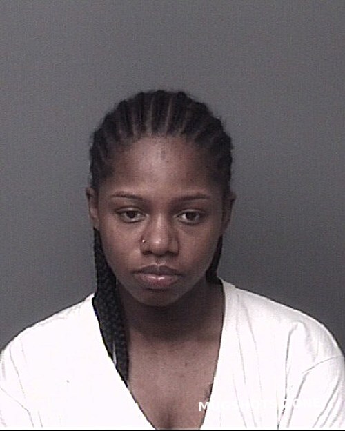 MAYS DIAMOND NICHELLE 04/06/2023 - Dubuque County Mugshots Zone