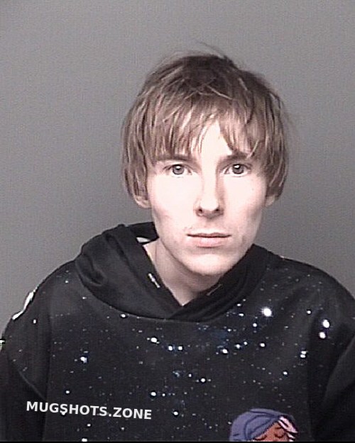 EAGLE CHRISTOPHER PATRICK 05/27/2023 - Dubuque County Mugshots Zone