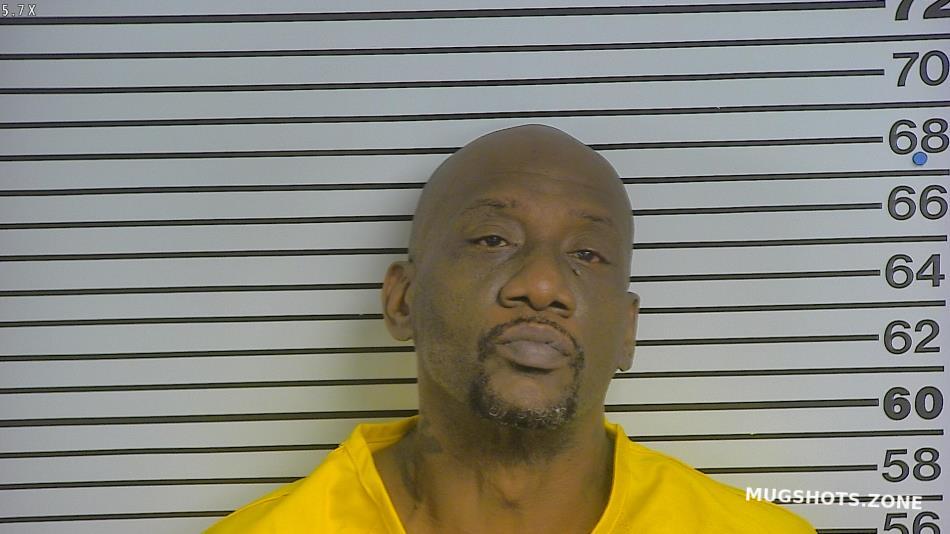 WALKER WAYNE DENNIS JR 05/03/2022 - Forrest County Mugshots Zone