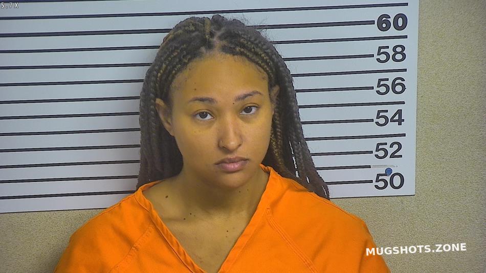 ROBERTS AARIAN RAYCHEL 11/20/2022 - Forrest County Mugshots Zone