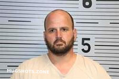 DUSTIN SHAE ROBERTS 03/06/2023 - Jackson County Mugshots Zone