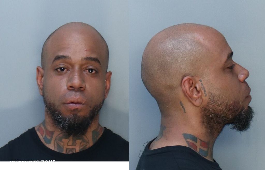 ESPINAL JONATHAN 11/22/2021 - Miami-Dade County Mugshots Zone