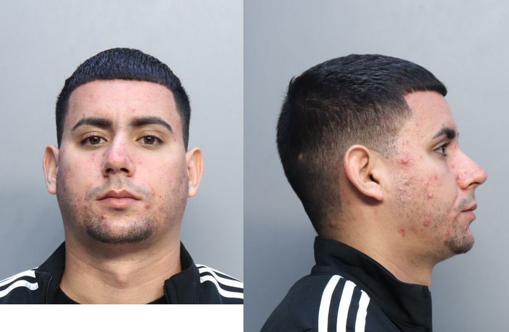 SUAREZMOREIRA DAYRON 01/21/2022 - Miami-Dade County Mugshots Zone