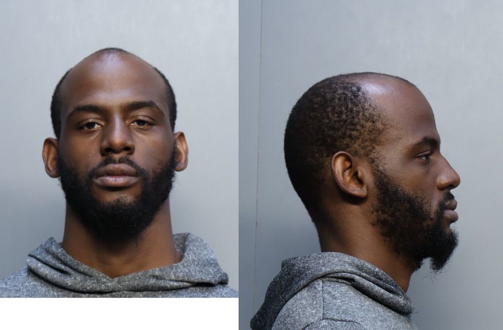 DAVIS QUINTON ISAIAH 02/15/2022 - Miami-Dade County Mugshots Zone