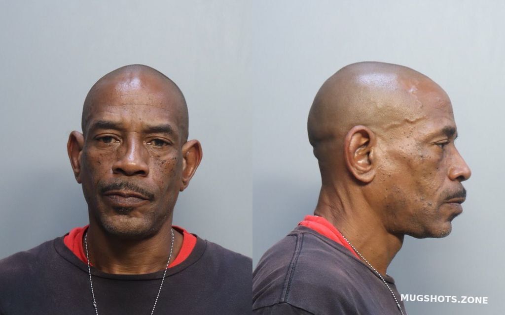 DAVIS CORY T 11/30/2022 - Miami-Dade County Mugshots Zone