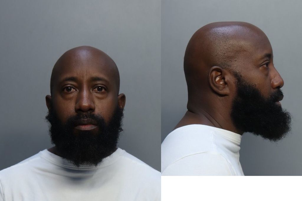 ROBERTS EFREM COREY 01/30/2023 - Miami-Dade County Mugshots Zone