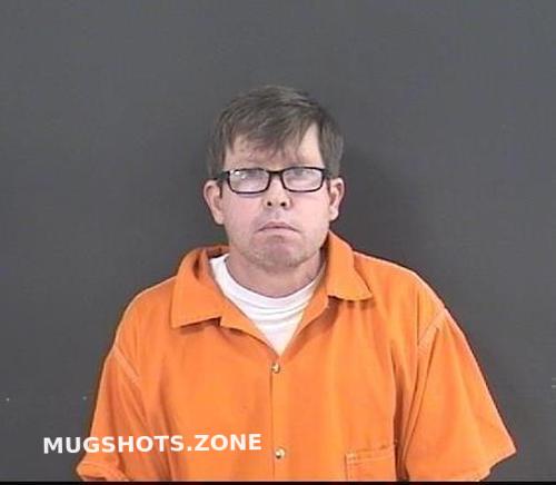 ELLIS JUSTIN CROWDER 03/25/2022 - Roanoke Mugshots Zone ELLIS JUSTIN CROWDER 03/25/2022 - Roanoke Mugshots Zone