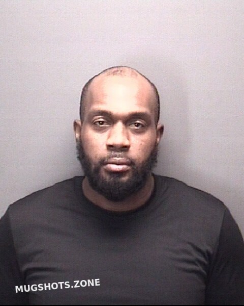 ROBINSON TRAVIS LAMONT 10/18/2022 - Suffolk Mugshots Zone