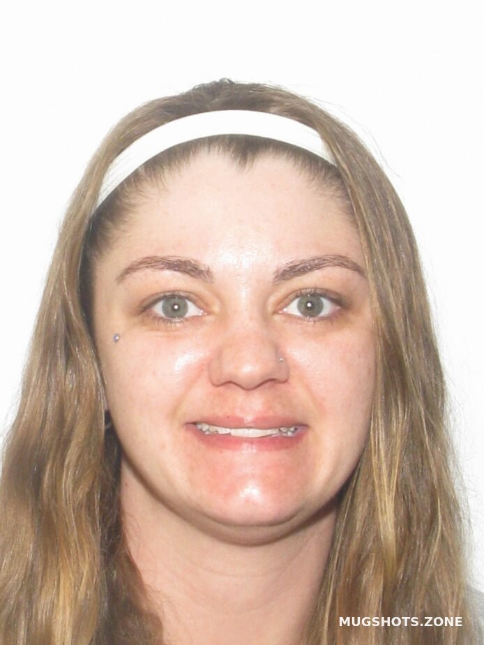 DAVIS DANIELLE RENEE 03/15/2023 - Suffolk Mugshots Zone