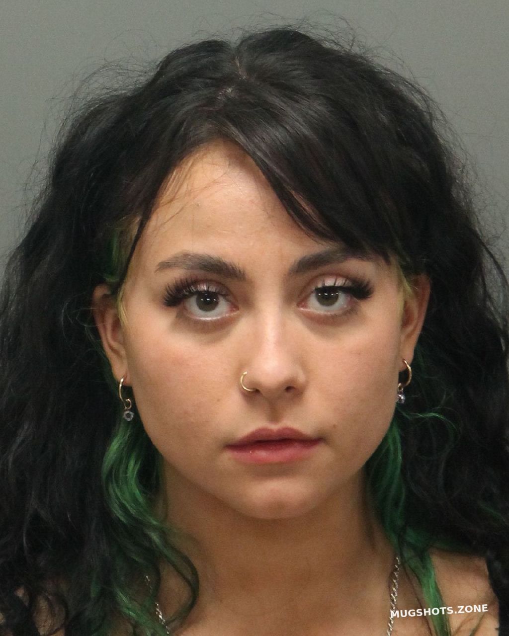 Izzy Belle's Instagram, Twitter & Facebook on IDCrawl